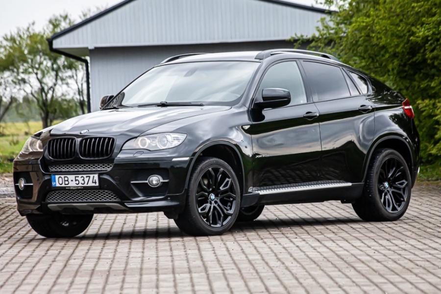 Black BMW X6 2009 in Riga, with an engine capacity of 3.00 L and mileage of 319 thousand km for 11490 €, photo 1 on AUTOMOTO.COM.LV