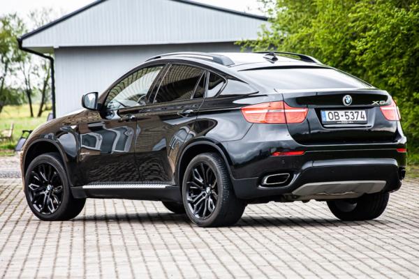 Black BMW X6 2009 in Riga, with an engine capacity of 3.00 L and mileage of 319 thousand km for 11490 €, photo 3 on AUTOMOTO.COM.LV