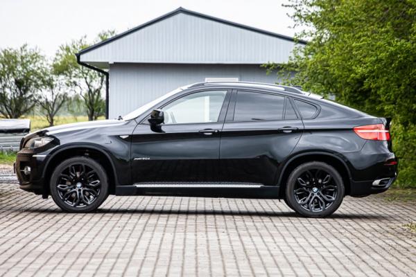 Black BMW X6 2009 in Riga, with an engine capacity of 3.00 L and mileage of 319 thousand km for 11490 €, photo 5 on AUTOMOTO.COM.LV