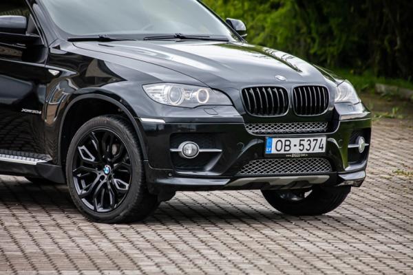 Black BMW X6 2009 in Riga, with an engine capacity of 3.00 L and mileage of 319 thousand km for 11490 €, photo 7 on AUTOMOTO.COM.LV