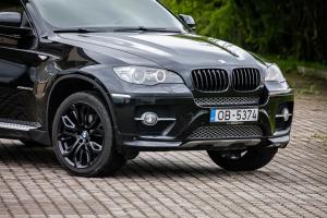 Black BMW X6 2009 in Riga, with an engine capacity of 3.00 L and mileage of 319 thousand km for 11490 €, photo 8 on AUTOMOTO.COM.LV