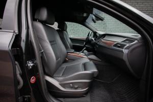 Black BMW X6 2009 in Riga, with an engine capacity of 3.00 L and mileage of 319 thousand km for 11490 €, photo 10 on AUTOMOTO.COM.LV