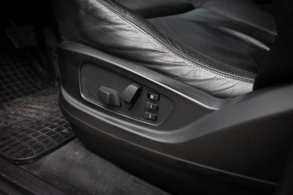 Black BMW X6 2009 in Riga, with an engine capacity of 3.00 L and mileage of 319 thousand km for 11490 €, photo 10 on AUTOMOTO.COM.LV