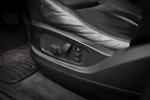 Black BMW X6 2009 in Riga, with an engine capacity of 3.00 L and mileage of 319 thousand km for 11490 €, photo 11 on AUTOMOTO.COM.LV
