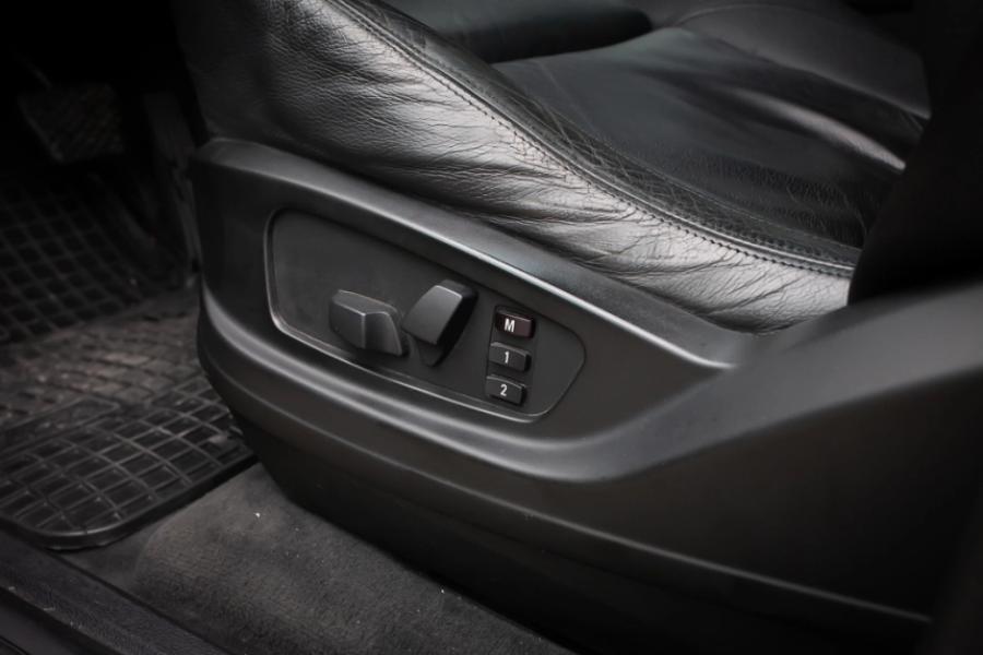 Black BMW X6 2009 in Riga, with an engine capacity of 3.00 L and mileage of 319 thousand km for 11490 €, photo 11 on AUTOMOTO.COM.LV