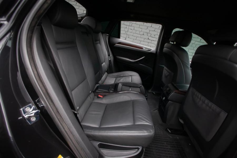 Black BMW X6 2009 in Riga, with an engine capacity of 3.00 L and mileage of 319 thousand km for 11490 €, photo 12 on AUTOMOTO.COM.LV