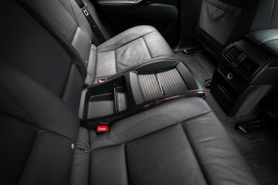 Black BMW X6 2009 in Riga, with an engine capacity of 3.00 L and mileage of 319 thousand km for 11490 €, photo 15 on AUTOMOTO.COM.LV