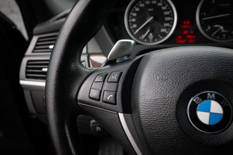 Black BMW X6 2009 in Riga, with an engine capacity of 3.00 L and mileage of 319 thousand km for 11490 €, photo 18 on AUTOMOTO.COM.LV