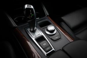 Black BMW X6 2009 in Riga, with an engine capacity of 3.00 L and mileage of 319 thousand km for 11490 €, photo 29 on AUTOMOTO.COM.LV