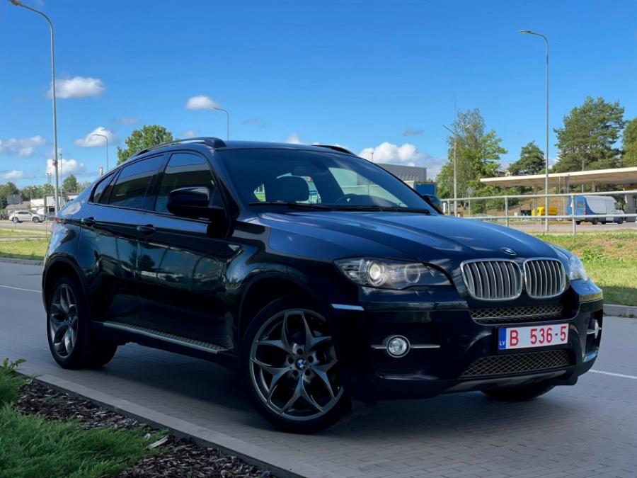 Black BMW X6 2009 in Riga, with an engine capacity of 3.00 L and mileage of 390 thousand km for 12490 €, photo 1 on AUTOMOTO.COM.LV
