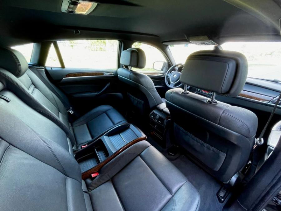 Black BMW X6 2009 in Riga, with an engine capacity of 3.00 L and mileage of 390 thousand km for 12490 €, photo 13 on AUTOMOTO.COM.LV