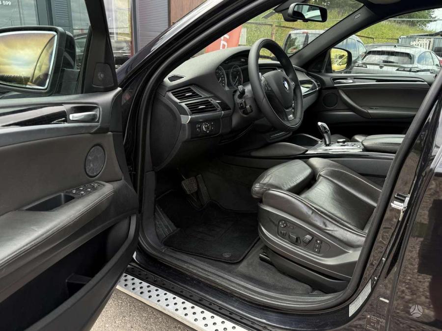 Black BMW X6 2009 in Vilnius, with an engine capacity of 2.99 L and mileage of 288 thousand km for 11400 €, photo 13 on AUTOMOTO.COM.LV
