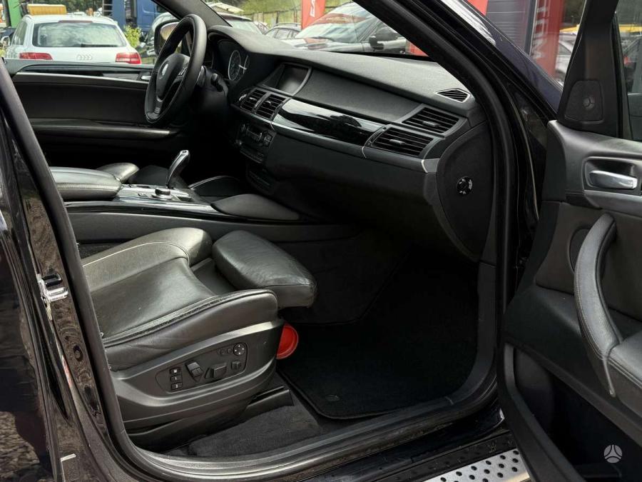 Black BMW X6 2009 in Vilnius, with an engine capacity of 2.99 L and mileage of 288 thousand km for 11400 €, photo 16 on AUTOMOTO.COM.LV
