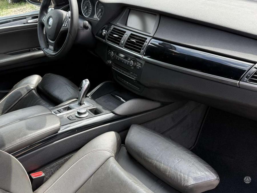 Black BMW X6 2009 in Vilnius, with an engine capacity of 2.99 L and mileage of 288 thousand km for 11400 €, photo 18 on AUTOMOTO.COM.LV