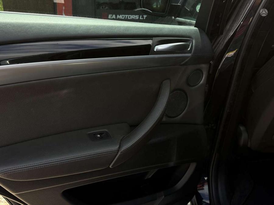 Black BMW X6 2009 in Vilnius, with an engine capacity of 2.99 L and mileage of 288 thousand km for 11400 €, photo 19 on AUTOMOTO.COM.LV