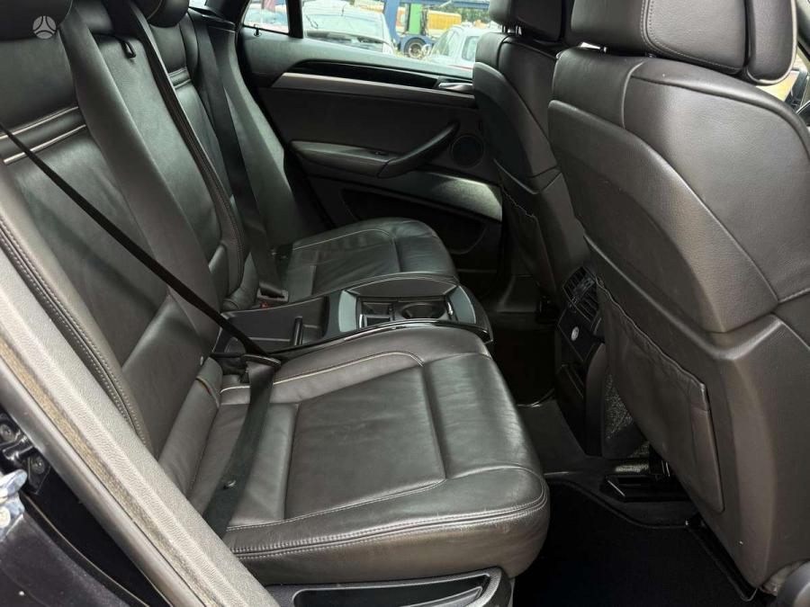 Black BMW X6 2009 in Vilnius, with an engine capacity of 2.99 L and mileage of 288 thousand km for 11400 €, photo 23 on AUTOMOTO.COM.LV