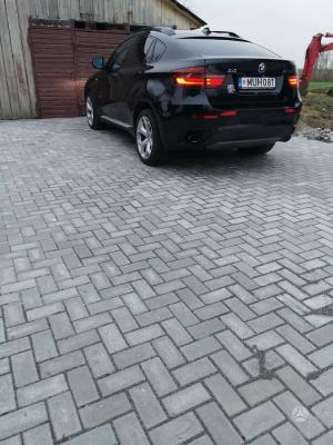 Black BMW X6 2010 in Marijampole, with an engine capacity of 2.99 L and mileage of 316 thousand km for 1500 €, photo 3 on AUTOMOTO.COM.LV