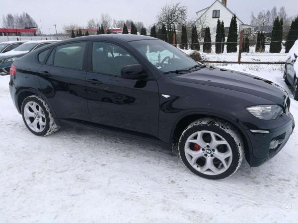 Black BMW X6 2010 in Taurage, with an engine capacity of 2.99 L and mileage of 310 thousand km for 9900 €, photo 4 on AUTOMOTO.COM.LV