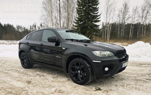 Black BMW X6 2010 in Jelgava, with an engine capacity of 3.00 L and mileage of 322 thousand km for 10500 €, photo 3 on AUTOMOTO.COM.LV