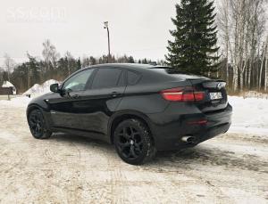 Black BMW X6 2010 in Jelgava, with an engine capacity of 3.00 L and mileage of 322 thousand km for 10500 €, photo 4 on AUTOMOTO.COM.LV