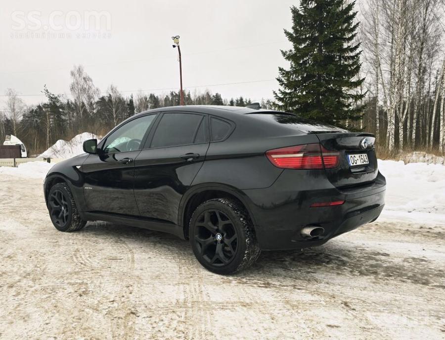 Black BMW X6 2010 in Jelgava, with an engine capacity of 3.00 L and mileage of 322 thousand km for 10500 €, photo 4 on AUTOMOTO.COM.LV