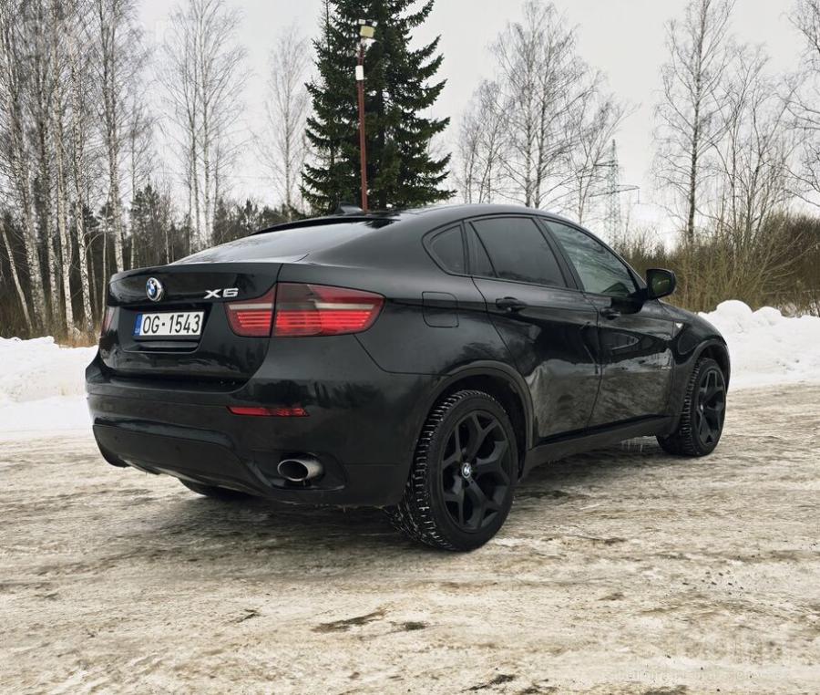 Black BMW X6 2010 in Jelgava, with an engine capacity of 3.00 L and mileage of 322 thousand km for 10500 €, photo 5 on AUTOMOTO.COM.LV