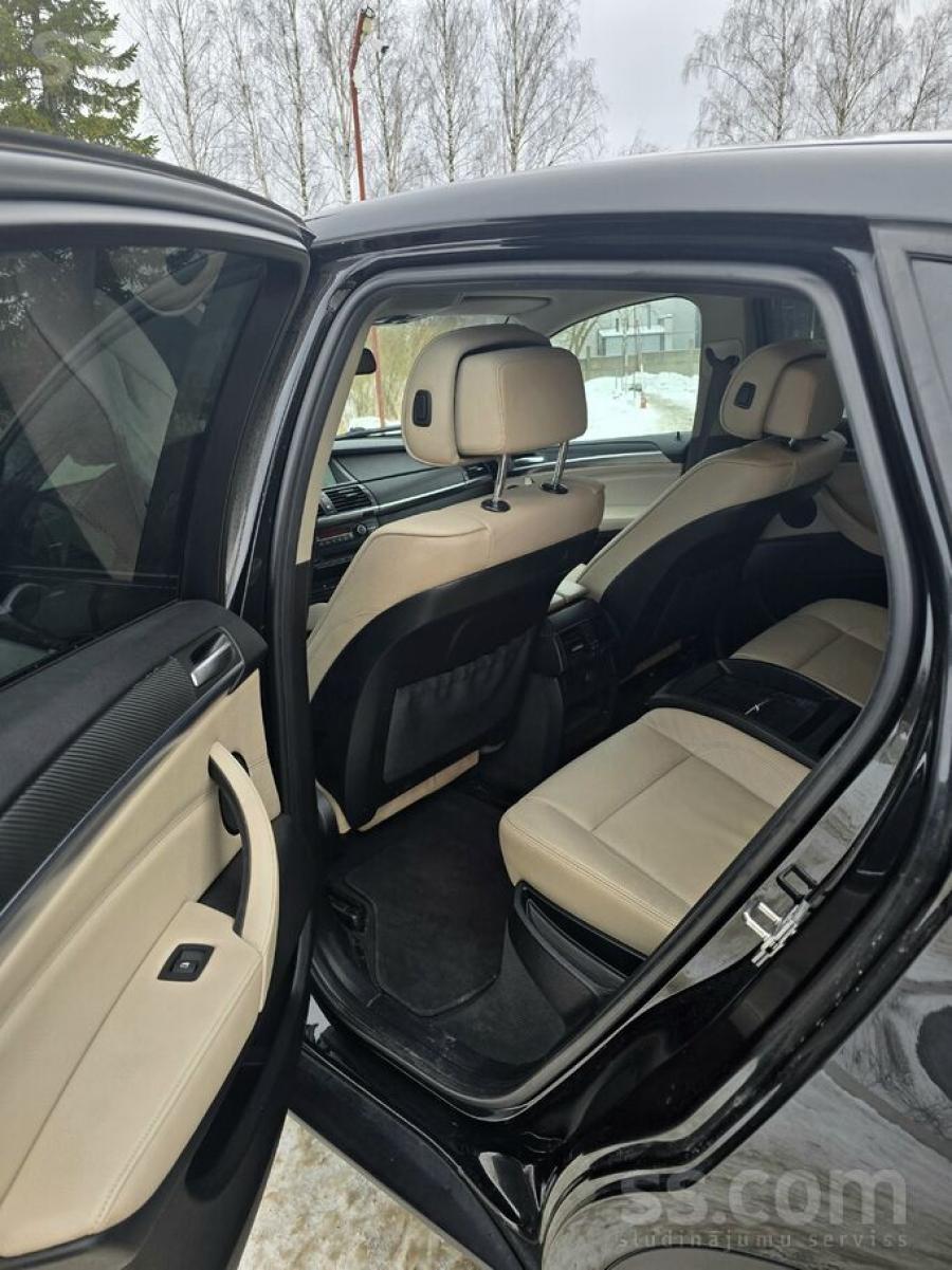 Black BMW X6 2010 in Jelgava, with an engine capacity of 3.00 L and mileage of 322 thousand km for 10500 €, photo 9 on AUTOMOTO.COM.LV