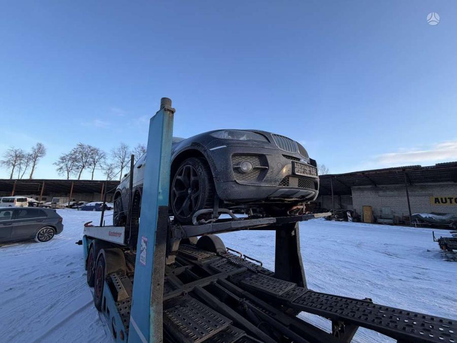 Black BMW X6 2010 in Marijampole, with an engine capacity of 2.99 L and mileage of 299 thousand km for 7400 €, photo 3 on AUTOMOTO.COM.LV