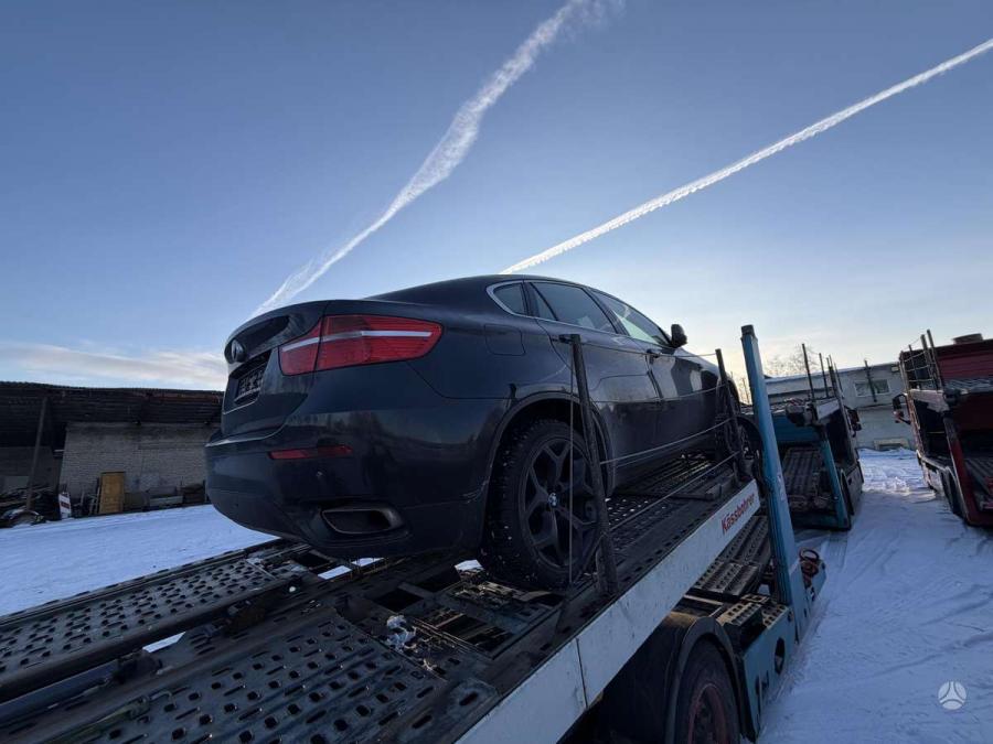Black BMW X6 2010 in Marijampole, with an engine capacity of 2.99 L and mileage of 299 thousand km for 7400 €, photo 5 on AUTOMOTO.COM.LV