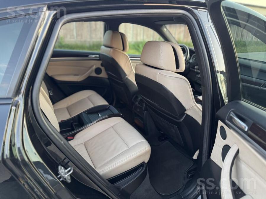 Black BMW X6 2010 in Riga, with an engine capacity of 3.00 L and mileage of 310 thousand km for 12500 €, photo 8 on AUTOMOTO.COM.LV