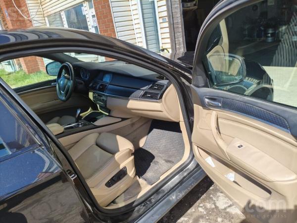 Black BMW X6 2010 in Riga, with an engine capacity of 3.00 L and mileage of 214 thousand km for 6000 €, photo 8 on AUTOMOTO.COM.LV