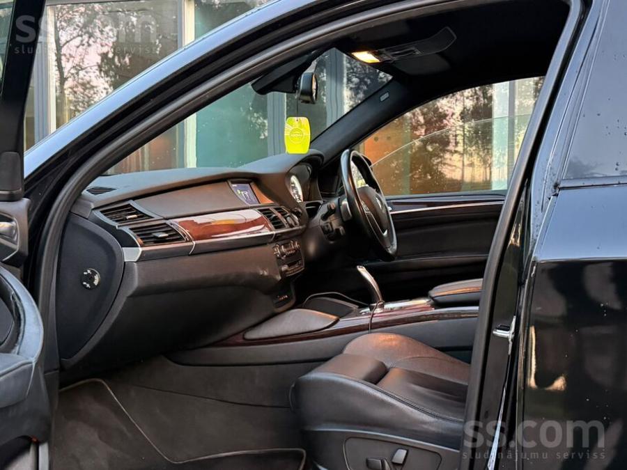 Melns BMW X6 2010 Tukums, ar dzinēja tilpumu 3.00 L un nobraukumu 276 tūkst. km par 6500 €, foto 10 vietnē AUTOMOTO.COM.LV