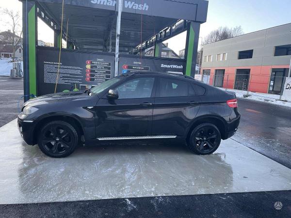 Black BMW X6 2010 in Kedainiai, with an engine capacity of 2.99 L and mileage of 320 thousand km for 10800 €, photo 1 on AUTOMOTO.COM.LV