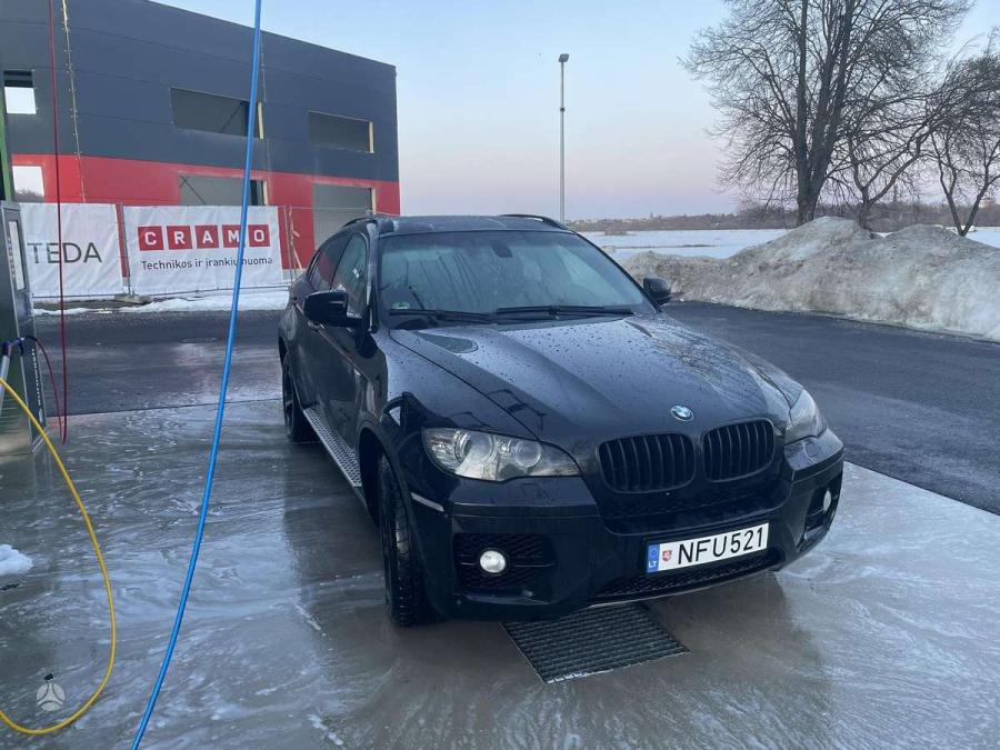 Black BMW X6 2010 in Kedainiai, with an engine capacity of 2.99 L and mileage of 320 thousand km for 10800 €, photo 4 on AUTOMOTO.COM.LV