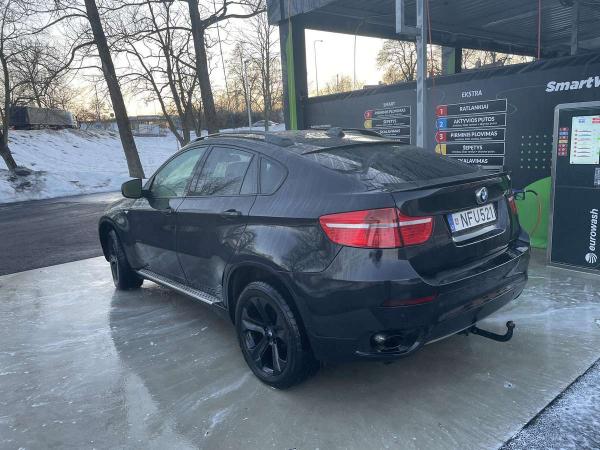 Black BMW X6 2010 in Kedainiai, with an engine capacity of 2.99 L and mileage of 320 thousand km for 10800 €, photo 7 on AUTOMOTO.COM.LV