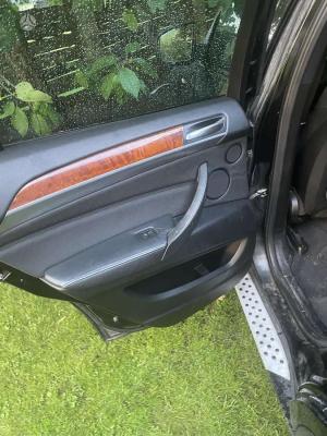 Black BMW X6 2010 in Kedainiai, with an engine capacity of 2.99 L and mileage of 320 thousand km for 10800 €, photo 13 on AUTOMOTO.COM.LV
