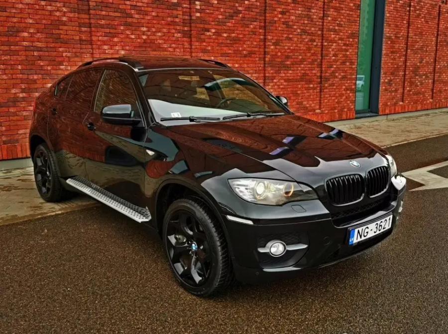 Black BMW X6 2010 in Riga, with an engine capacity of 3.00 L and mileage of 239 thousand km for 18900 €, photo 1 on AUTOMOTO.COM.LV
