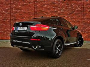 Black BMW X6 2010 in Riga, with an engine capacity of 3.00 L and mileage of 239 thousand km for 18900 €, photo 8 on AUTOMOTO.COM.LV
