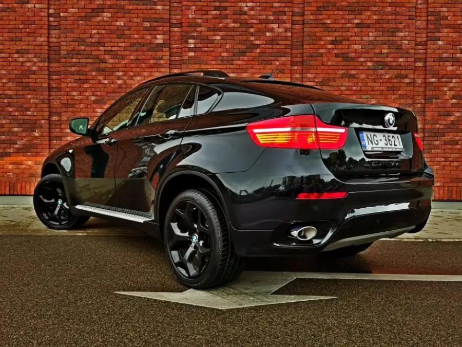 Black BMW X6 2010 in Riga, with an engine capacity of 3.00 L and mileage of 239 thousand km for 18900 €, photo 9 on AUTOMOTO.COM.LV