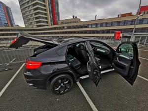 Black BMW X6 2010 in Riga, with an engine capacity of 3.00 L and mileage of 239 thousand km for 18900 €, photo 10 on AUTOMOTO.COM.LV