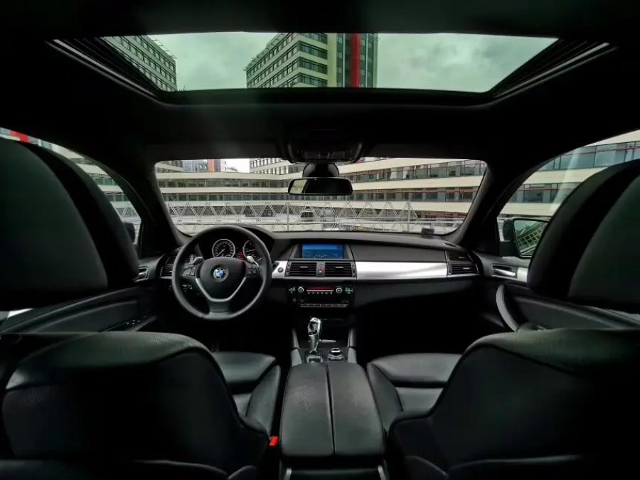 Black BMW X6 2010 in Riga, with an engine capacity of 3.00 L and mileage of 239 thousand km for 18900 €, photo 13 on AUTOMOTO.COM.LV