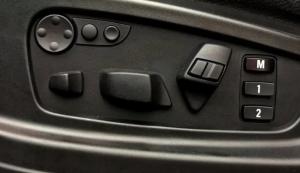 Black BMW X6 2010 in Riga, with an engine capacity of 3.00 L and mileage of 239 thousand km for 18900 €, photo 16 on AUTOMOTO.COM.LV