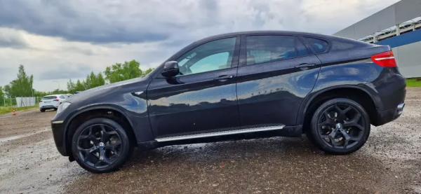 Black BMW X6 2010 in Daugavpils, with an engine capacity of 3.00 L and mileage of 164 thousand km for 14550 €, photo 2 on AUTOMOTO.COM.LV