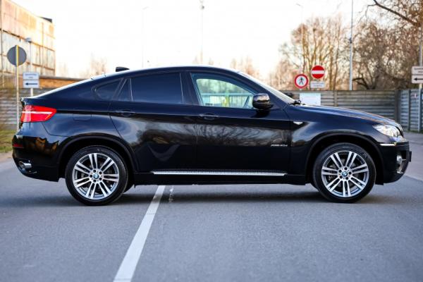 Black BMW X6 2010 in Riga, with an engine capacity of 3.00 L and mileage of 0 thousand km for 13500 €, photo 4 on AUTOMOTO.COM.LV