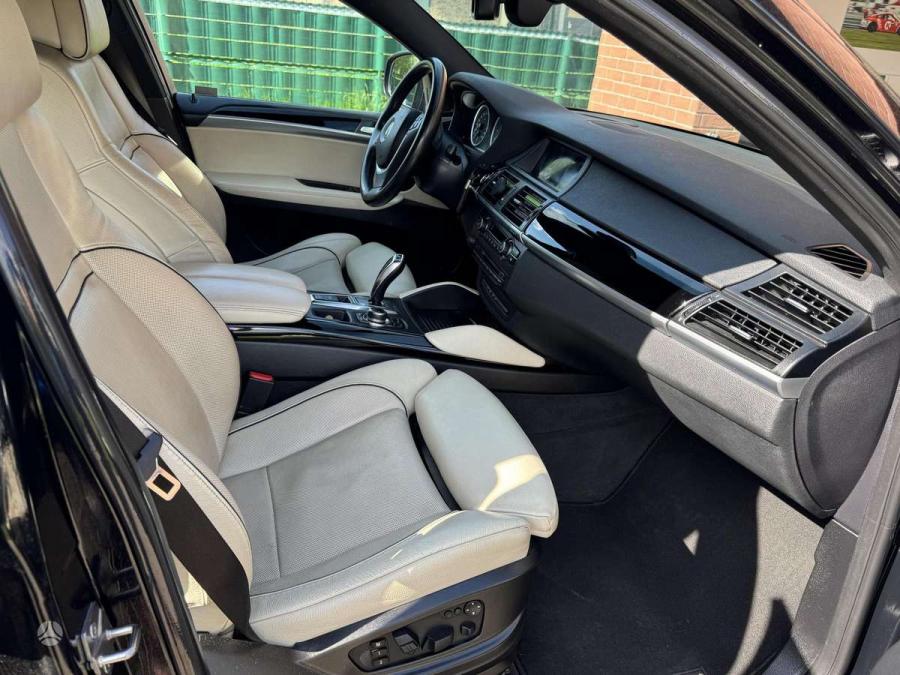 Black BMW X6 2010 in Vilnius, with an engine capacity of 2.99 L and mileage of 252 thousand km for 16900 €, photo 13 on AUTOMOTO.COM.LV