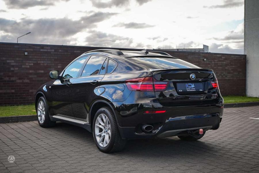Black BMW X6 2010 in Marijampole, with an engine capacity of 2.99 L and mileage of 243 thousand km for 10450 €, photo 9 on AUTOMOTO.COM.LV