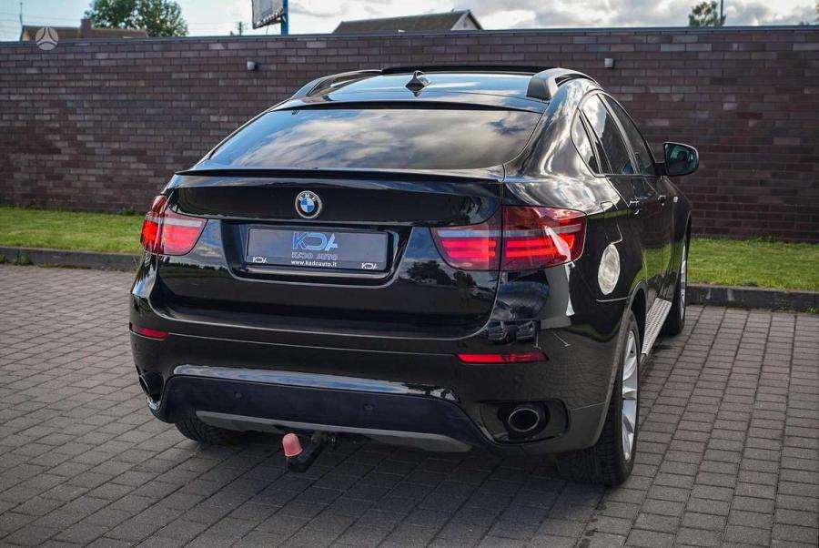 Black BMW X6 2010 in Marijampole, with an engine capacity of 2.99 L and mileage of 243 thousand km for 10450 €, photo 12 on AUTOMOTO.COM.LV