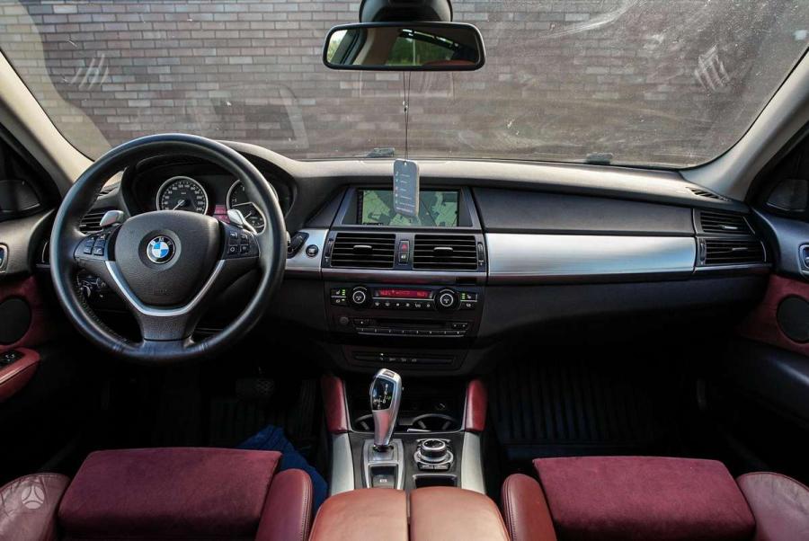 Black BMW X6 2010 in Marijampole, with an engine capacity of 2.99 L and mileage of 243 thousand km for 10450 €, photo 17 on AUTOMOTO.COM.LV