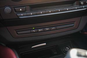 Black BMW X6 2010 in Marijampole, with an engine capacity of 2.99 L and mileage of 243 thousand km for 10450 €, photo 21 on AUTOMOTO.COM.LV