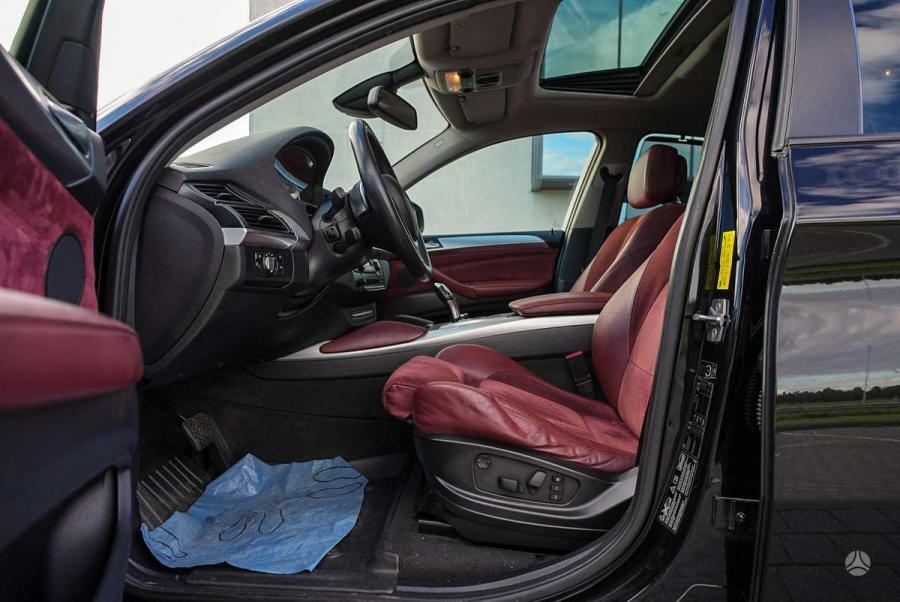 Black BMW X6 2010 in Marijampole, with an engine capacity of 2.99 L and mileage of 243 thousand km for 10450 €, photo 31 on AUTOMOTO.COM.LV